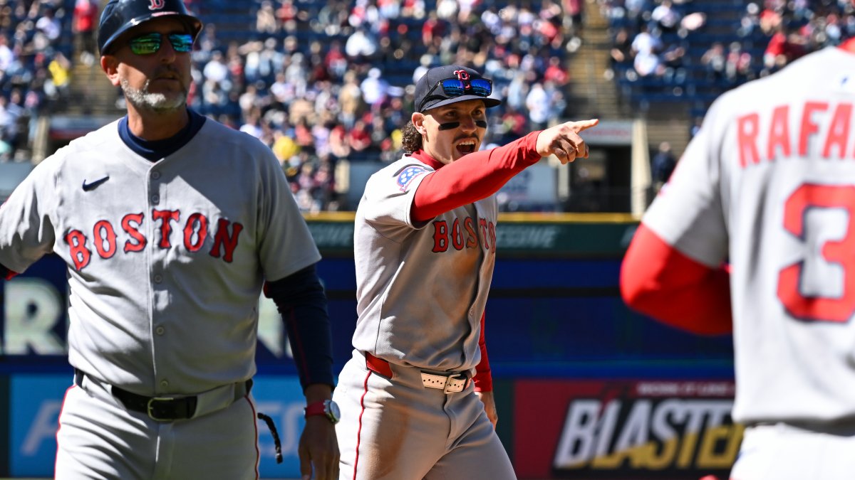 Red Sox Jarren Duran held back after fan heckles him about suicide attempt – NBC New York