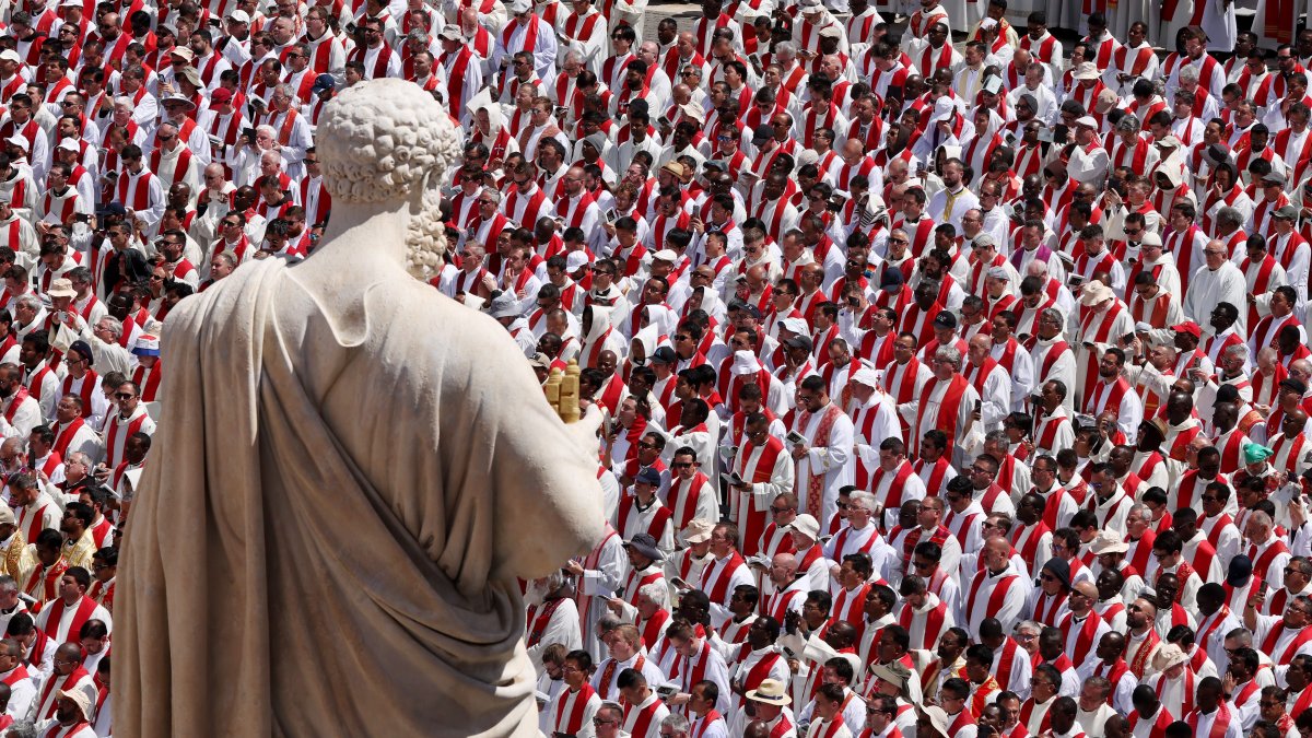 Pope Francis laid to rest after Mass in St. Peter’s Square – NBC New York