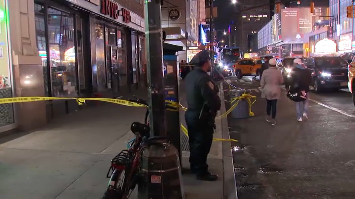 Hell’s Kitchen stabbing leaves 14-year-old boy critical – NBC New York