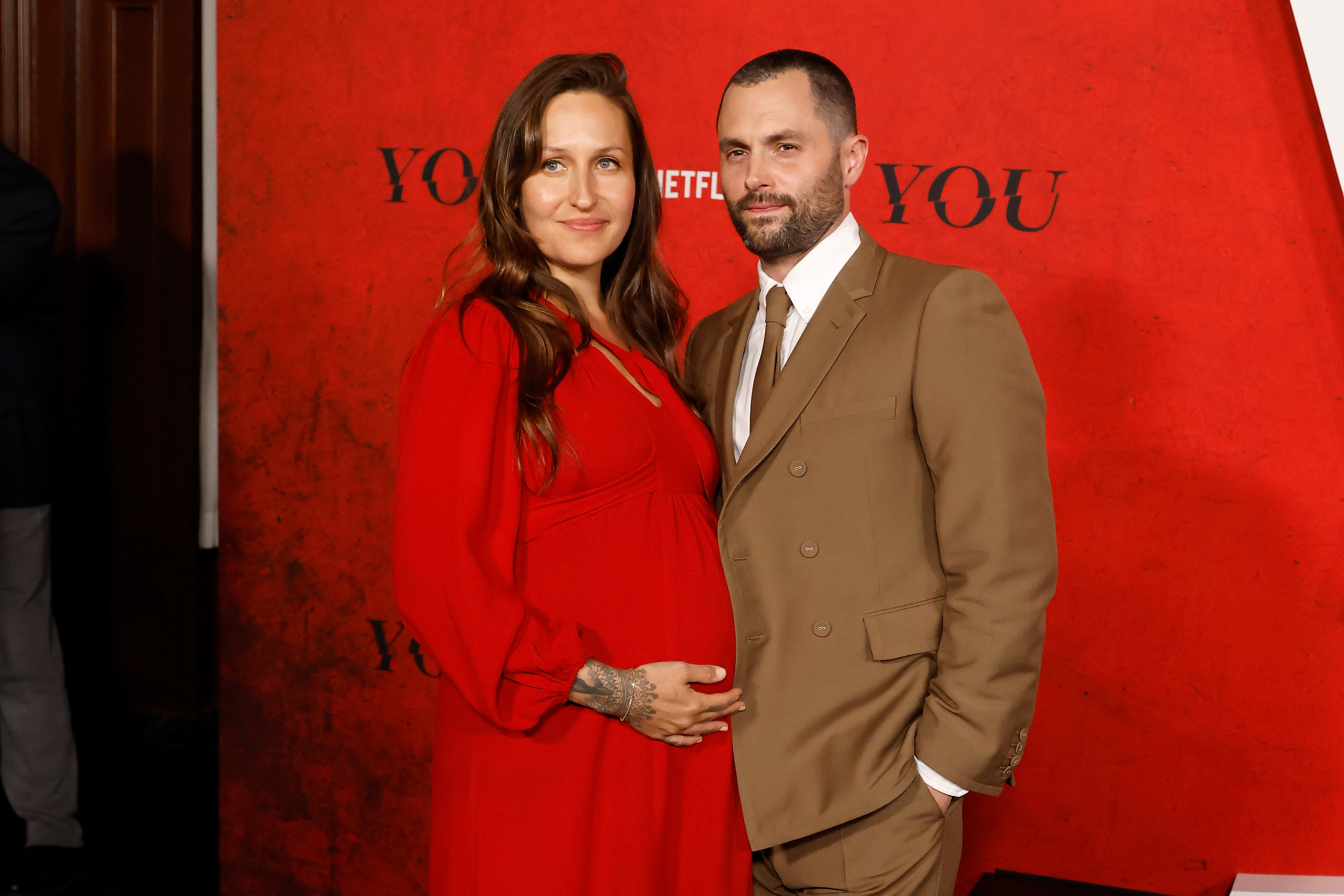 How Domino Kirke and Penn Badgley are preparing for twins – NBC New York