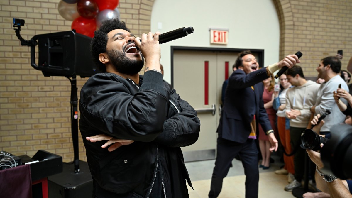 Jimmy Fallon, The Weeknd shock Fordham grads with surprise performance ...