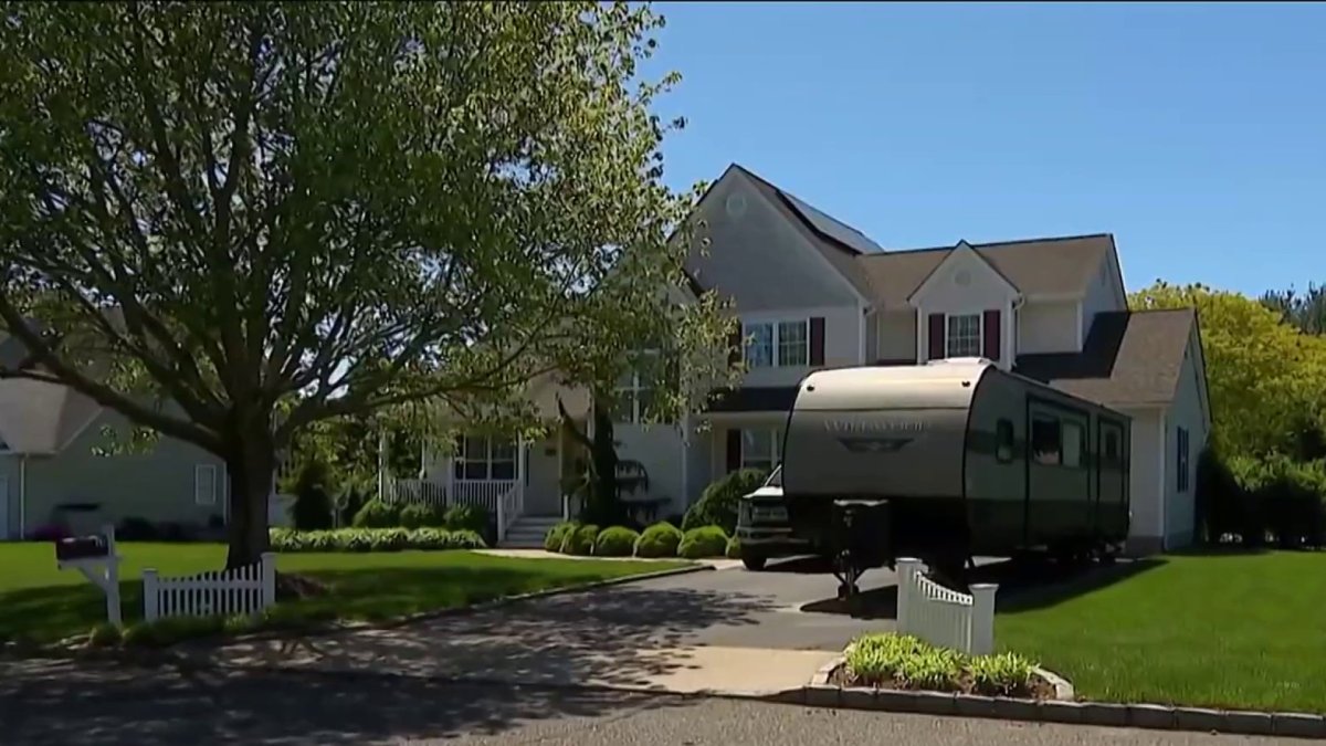 Long Island homeowner uncovering pool finds body floating in water ...