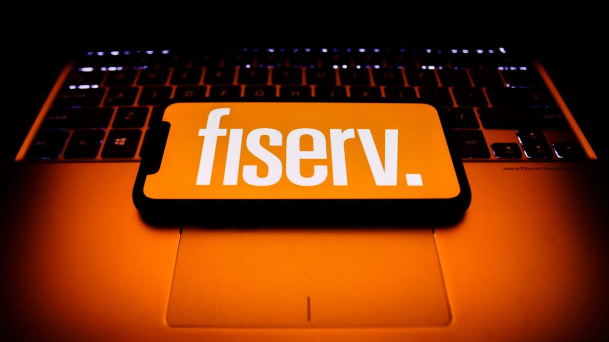 Fiserv debuts bank-friendly stablecoin as fintechs join digital dollar ...