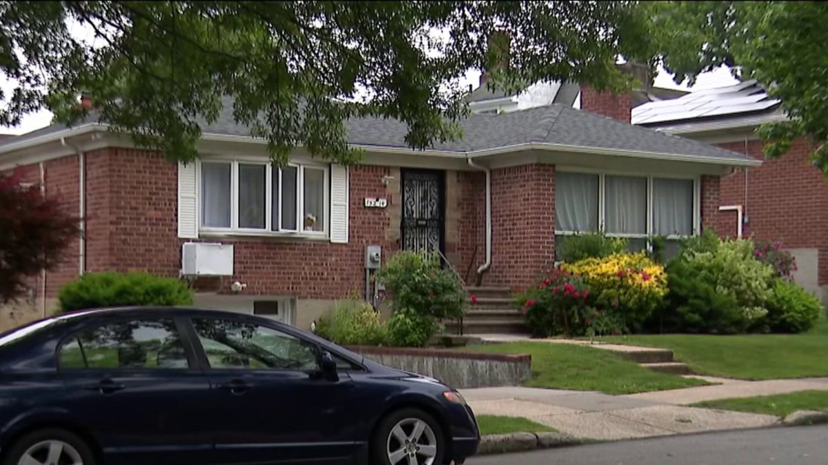 Family tied up in Queens home invasion, as robbers take off with ...