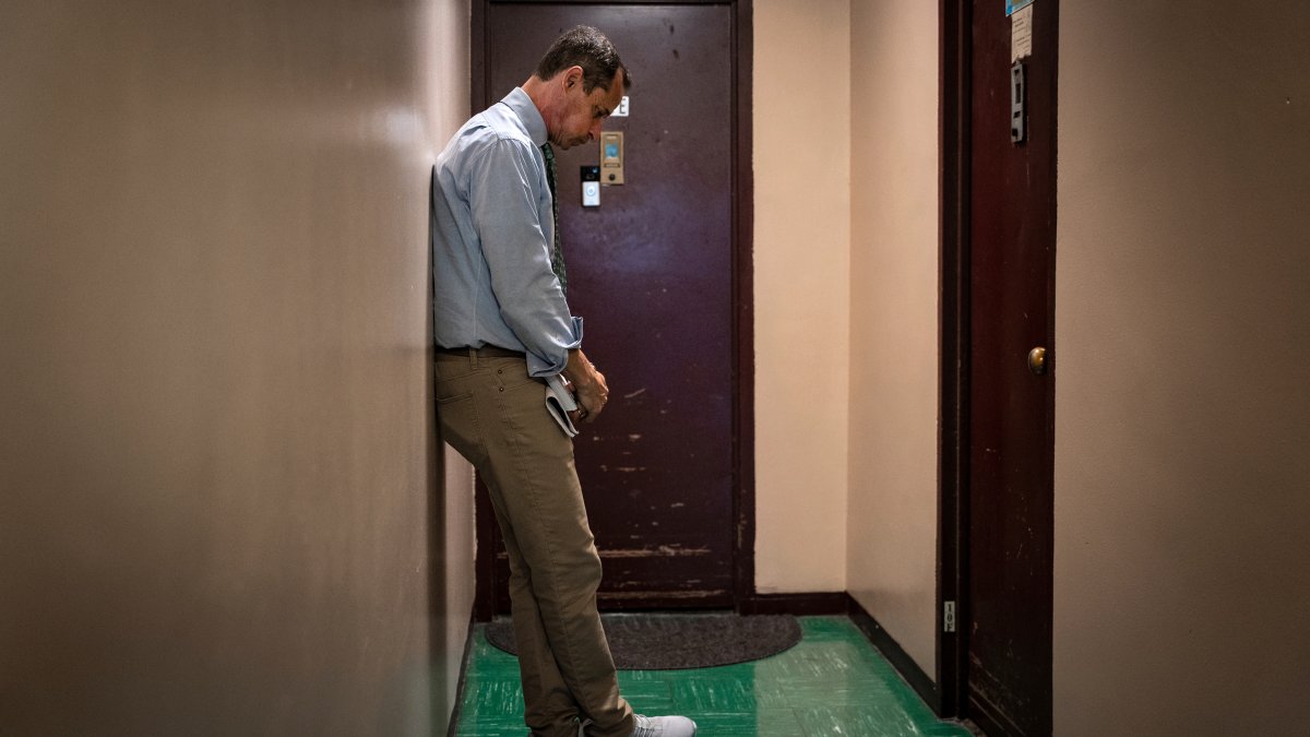 Harvey Epstein beats Anthony Weiner in District 2 – NBC New York