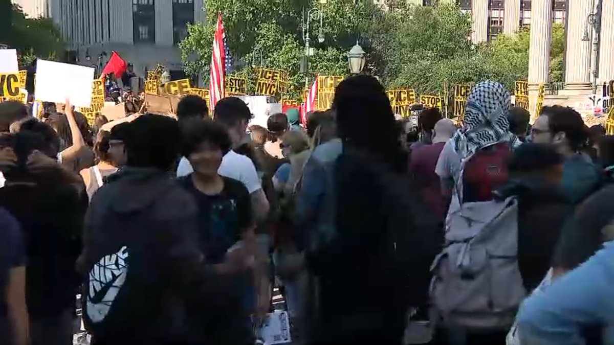 Anti-ICE protesters demonstrate in NYC’s Foley Square – NBC New York