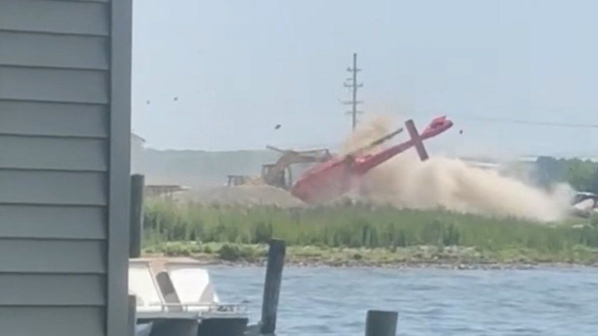 Watch: Helicopter crashes near waterfront Michigan restaurant – NBC New ...