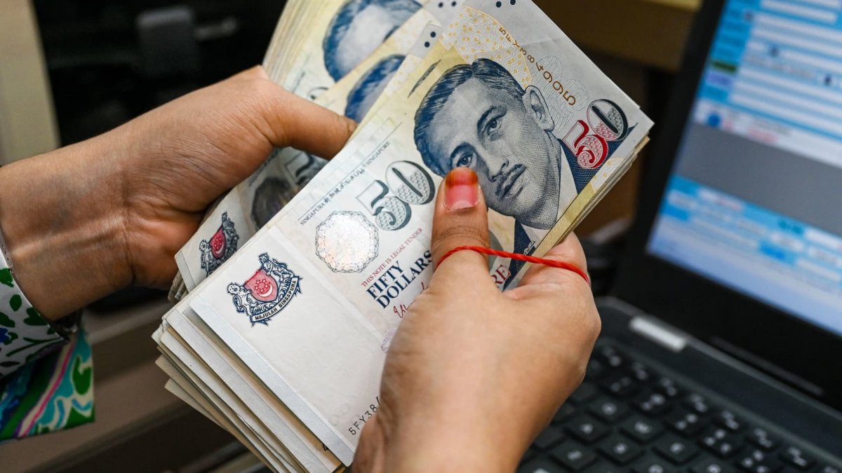 Singapore dollar exhibits safe-haven currency features. But it’s no yen ...