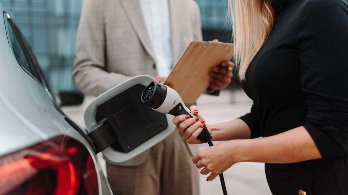 ‘YOLO’-buying EVs: As $7,500 tax credit ends, consumers may rush to ...