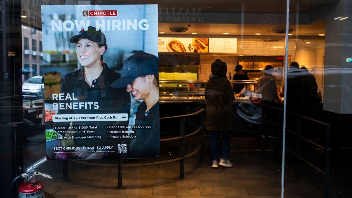 Chipotle’s AI hiring tool is helping it find new workers 75% faster ...