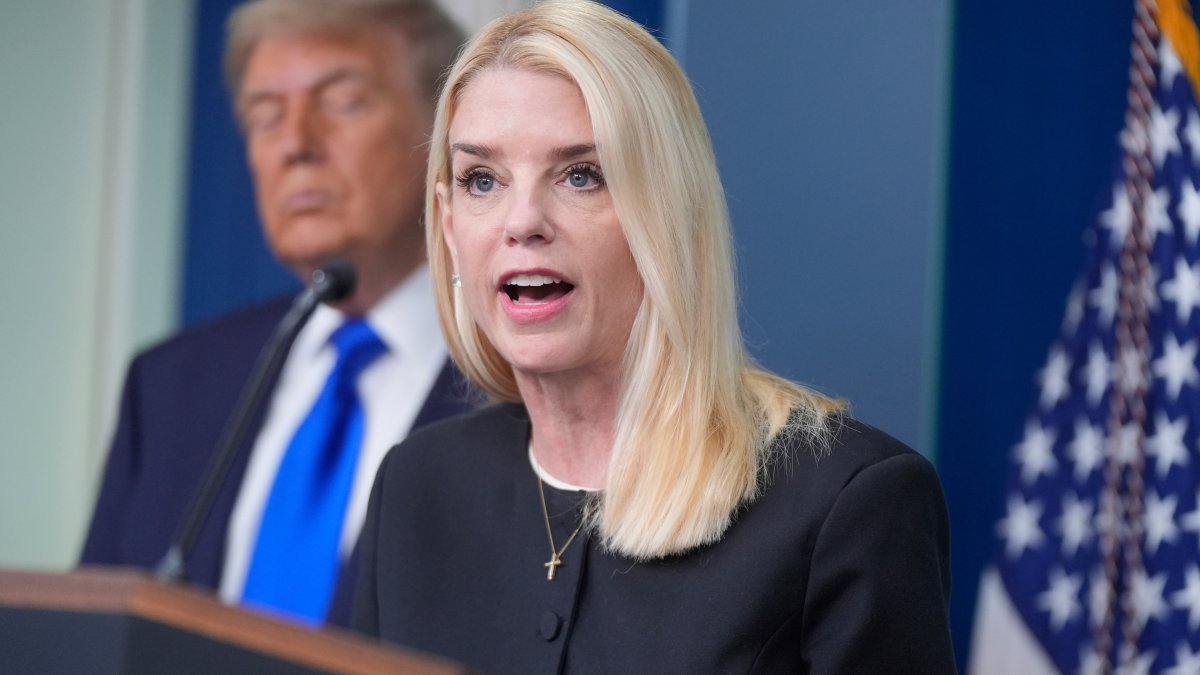 Judge dismisses Trump admin lawsuit against Chicago ‘sanctuary’ laws ...