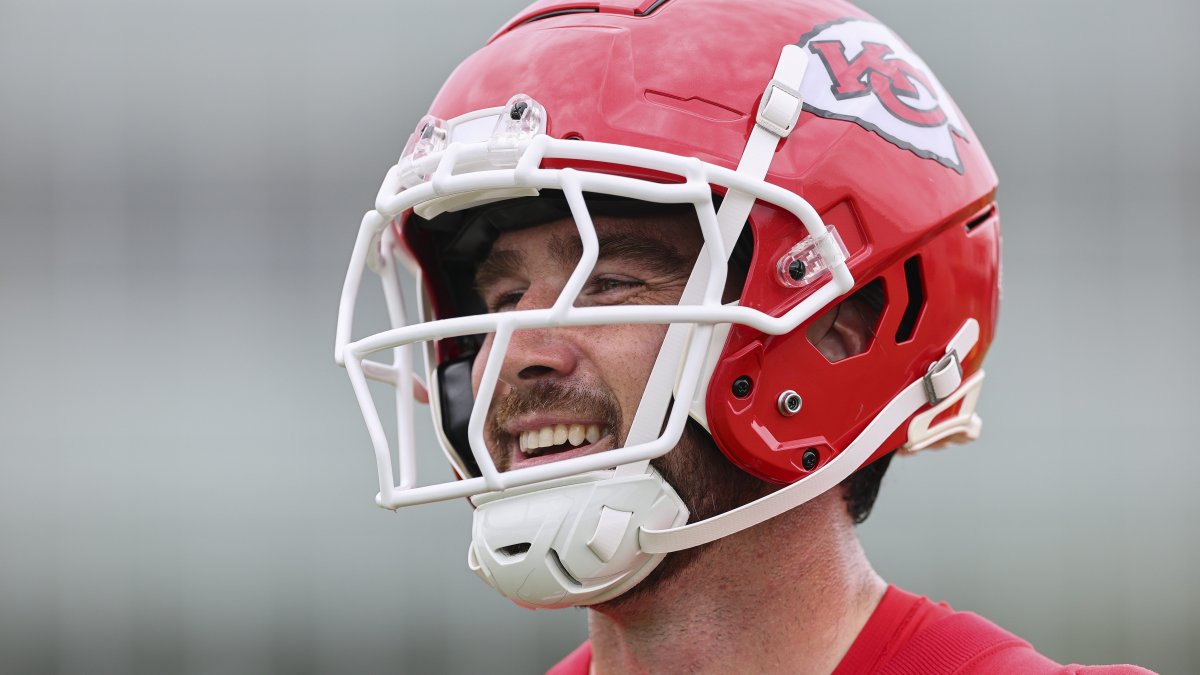 Travis Kelce kicks off football season with hair transformation – NBC ...