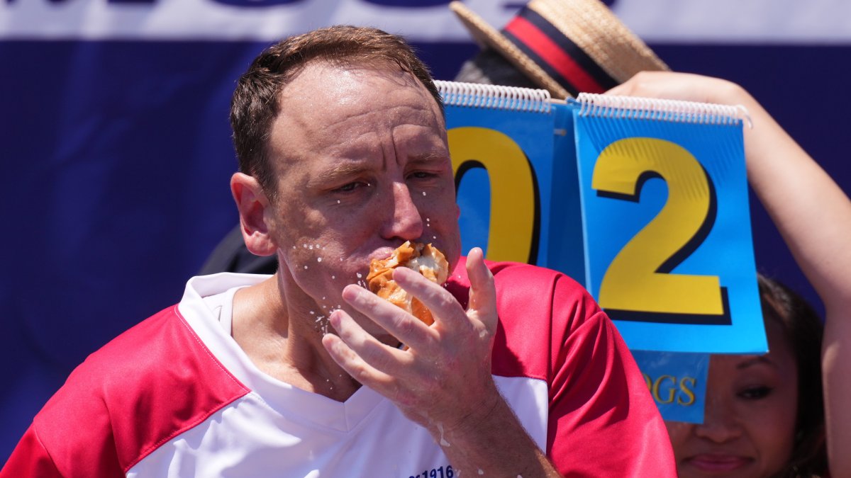 Joey Chestnut wins Nathan’s Hot Dog Eating Contest in return – NBC New York