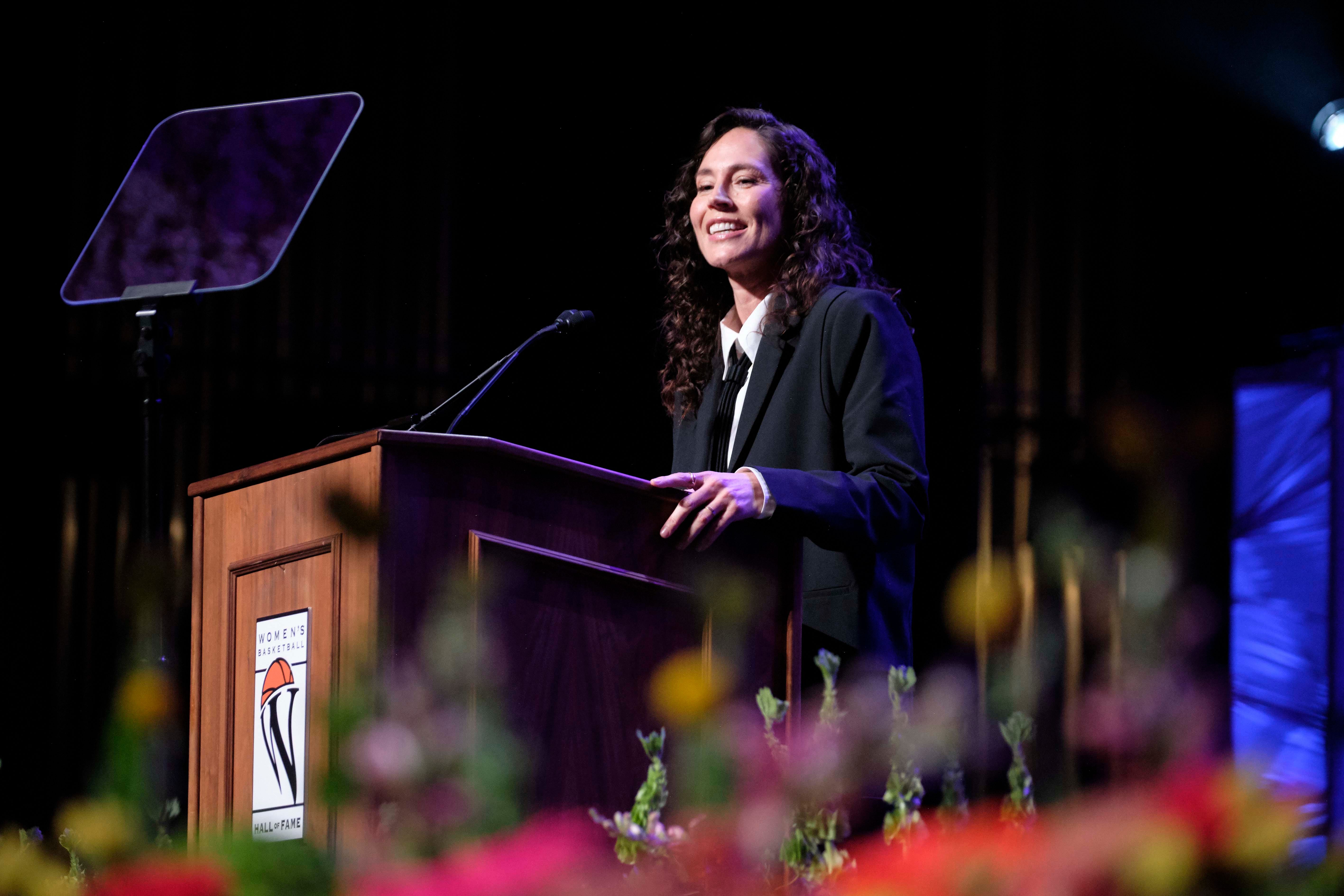 UConn great Sue Bird to have statue dedicated in her honor – NBC New York