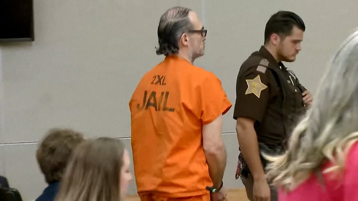 Texas man pleads guilty to stalking WNBA star Caitlin Clark – NBC New York