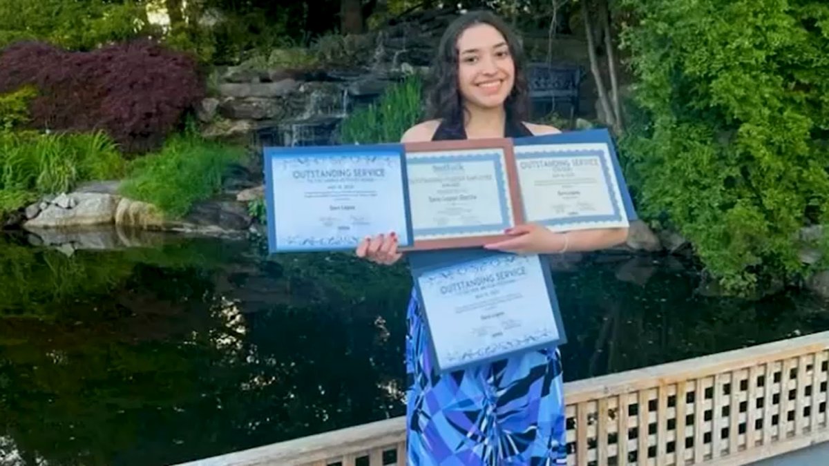 ICE agents detain Colombian SUNY student, awaits deportation with her ...