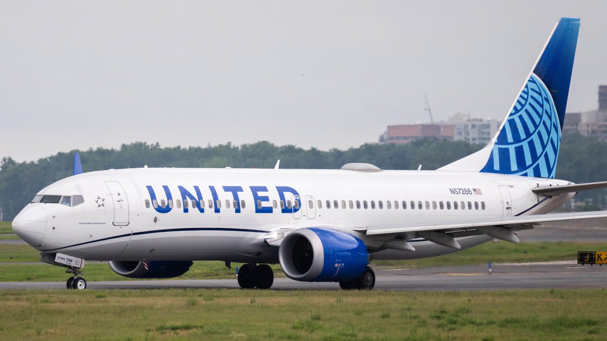 United flight declares ‘mayday’ engine failure after D.C. takeoff – NBC ...