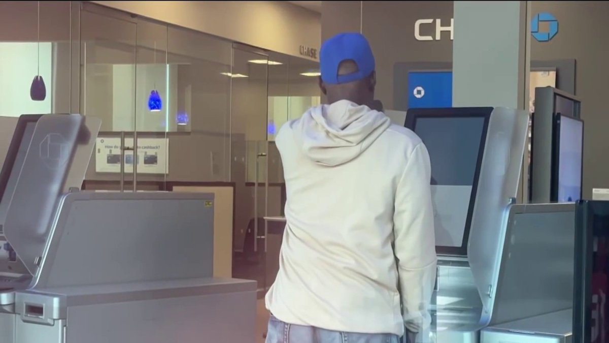 NYPD: Scammer targets people at ATMs in Brooklyn – NBC New York