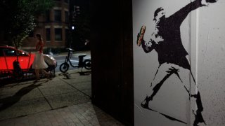 Man who threw sandwich at federal officer in D.C. charged with ...