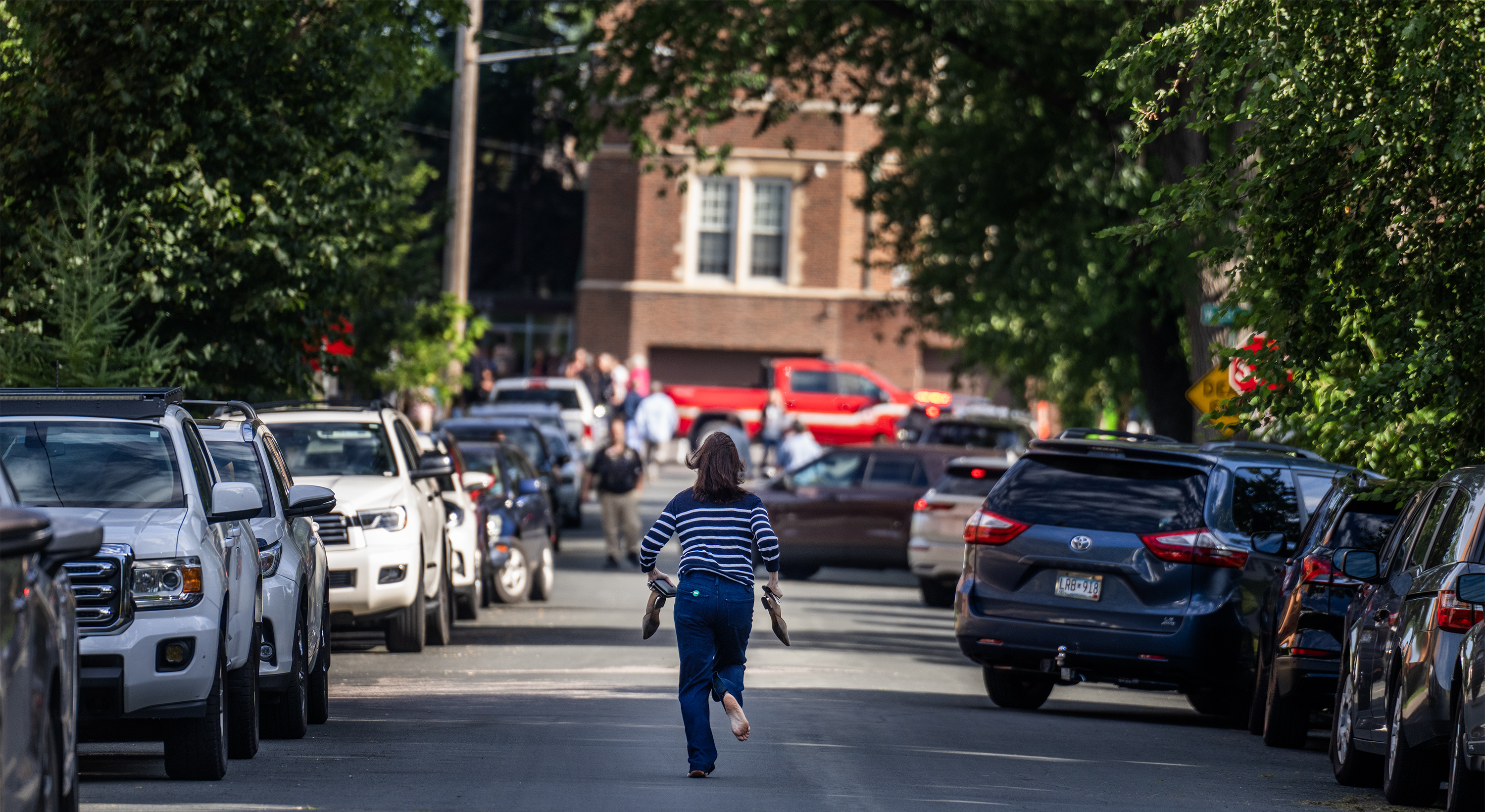 See the poignant photo of a mom running toward Minneapolis school shooting – NBC New York