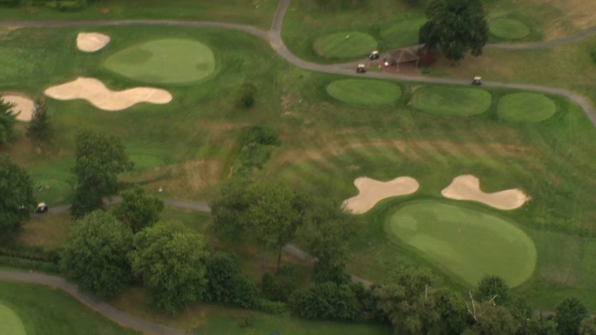 NJ golfer hospitalized after getting struck by lightning – NBC New York