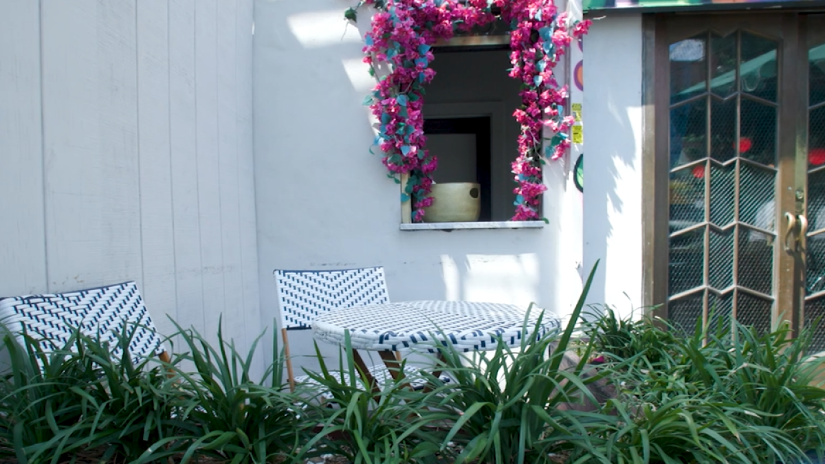 The wine window comes to NYC – NBC New York