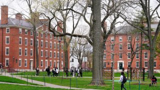 Harvard to make it more difficult for undergrads to earn A’s – NBC10 ...
