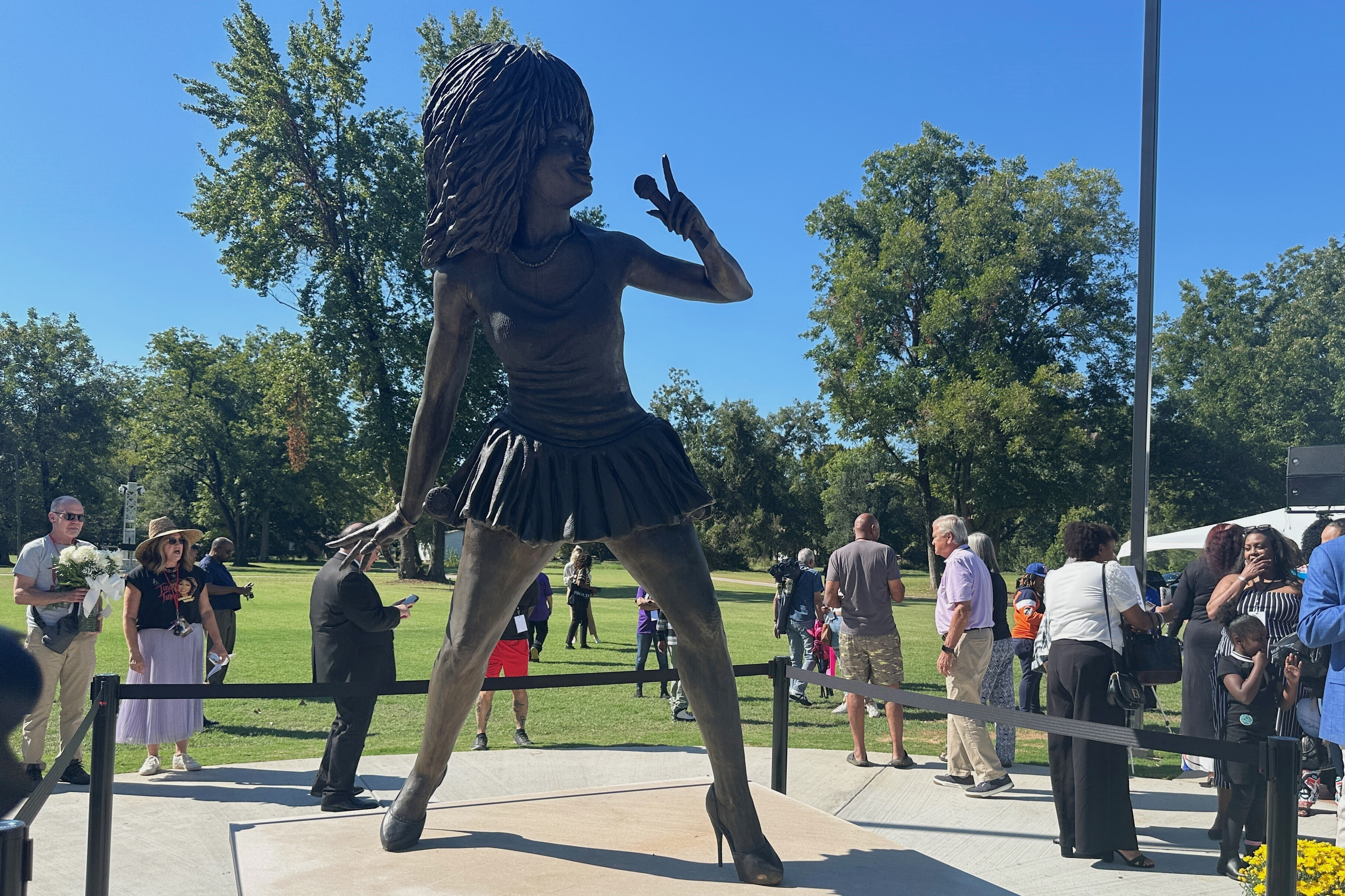 New Tina Turner statue stirs controversy: ‘She deserves better’ – NBC ...