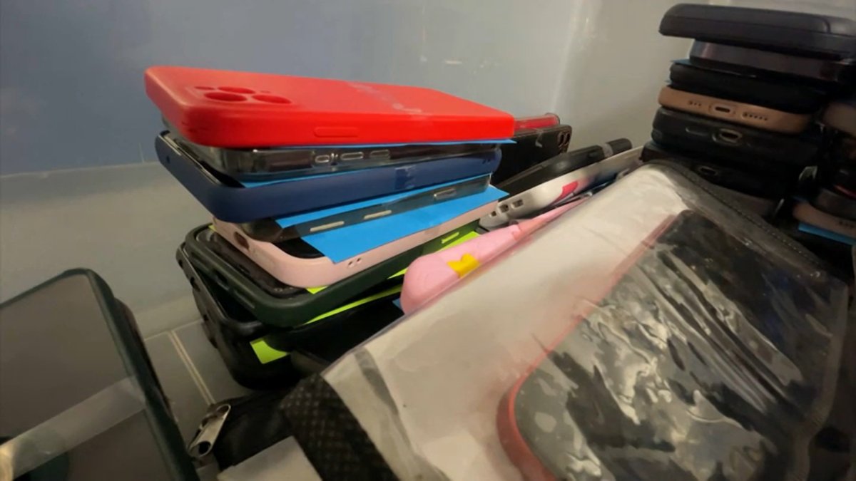 NYC Cellphone Ban: Students Find Clever Workarounds - World Today Journal