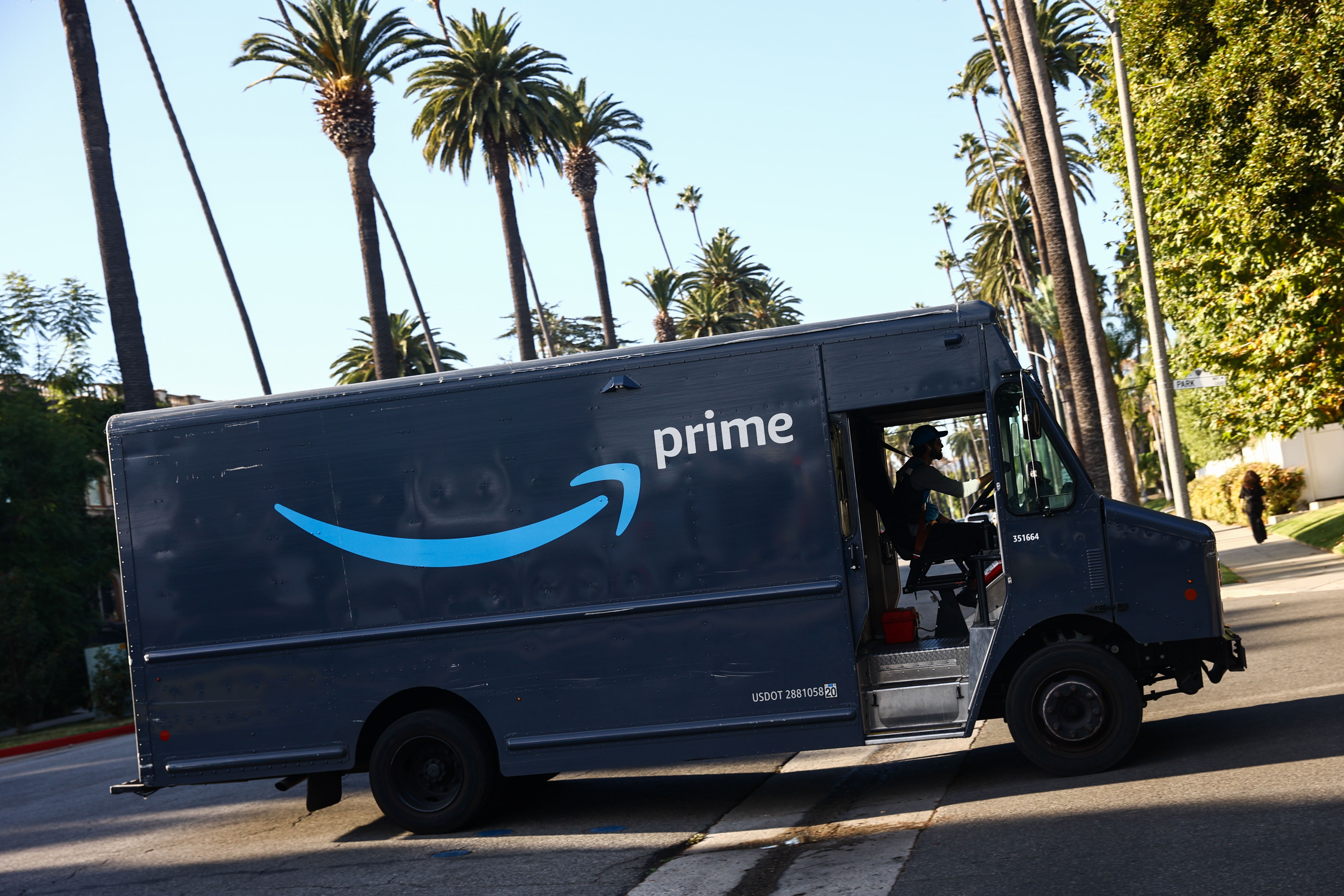Amazon to pay $2.5 billion in FTC Prime membership settlement – NBC New ...