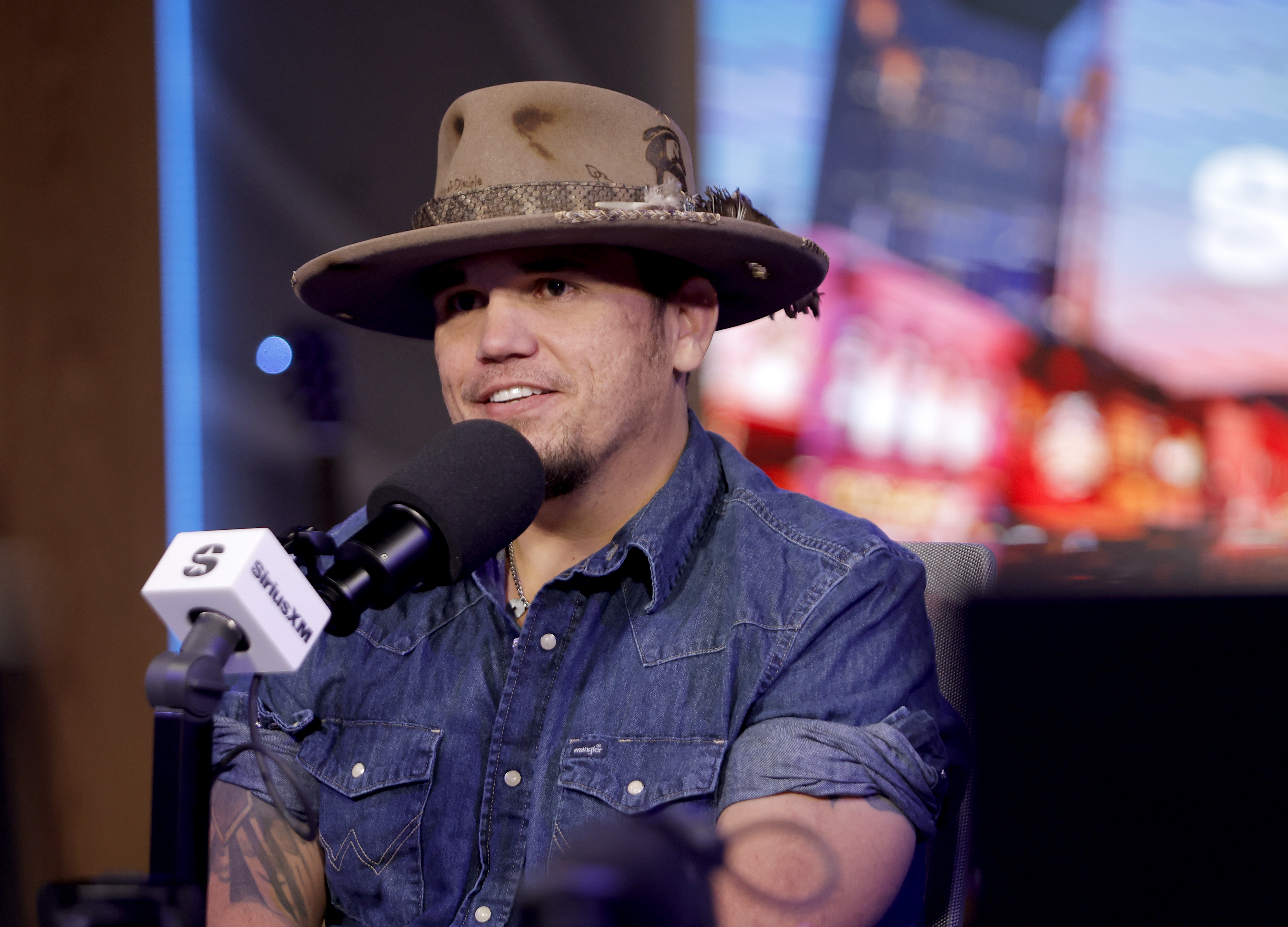 Country singer Bryan Martin apologizes to fans – NBC New York