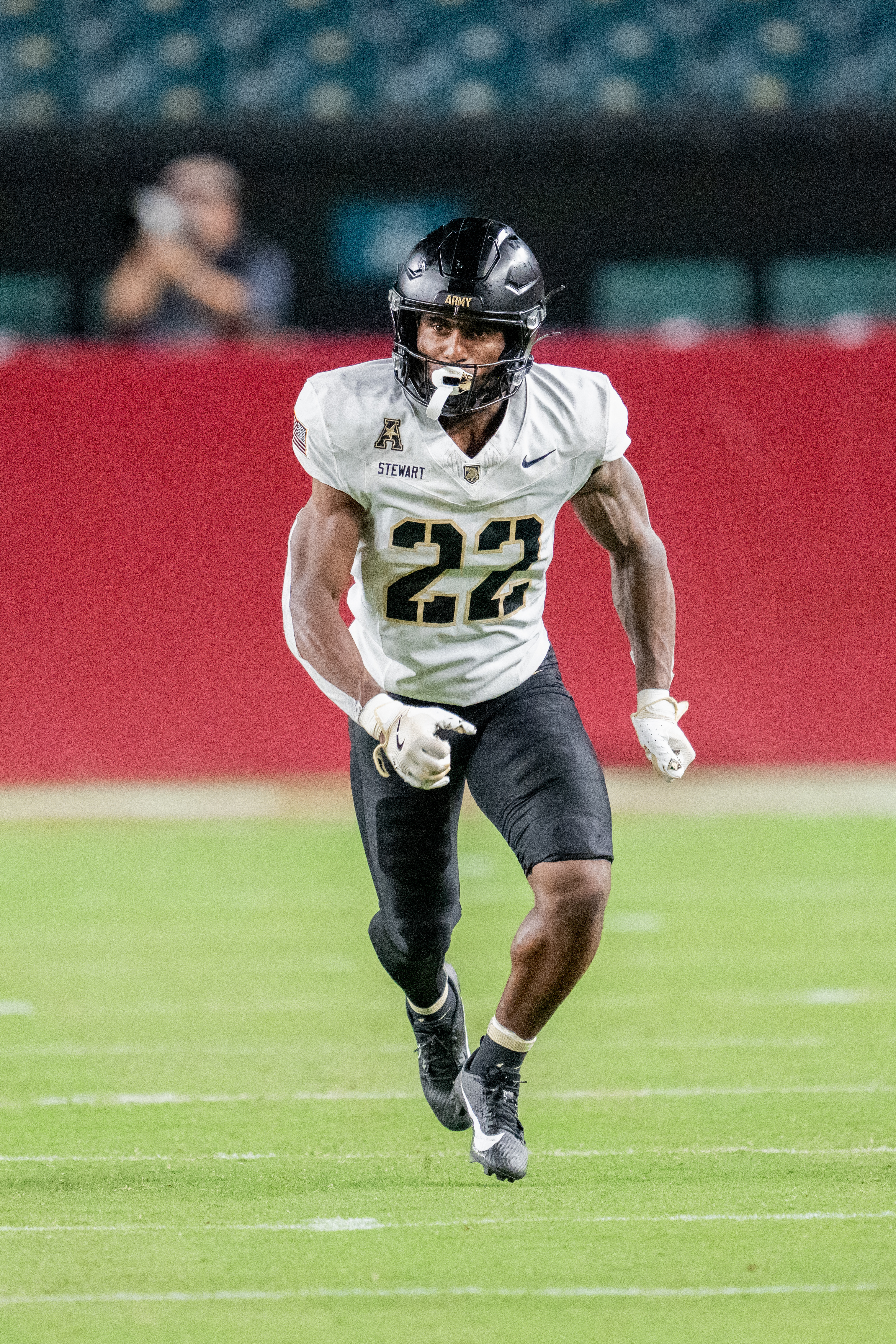 Army football player saves a man from burning crashed car – NBC New York