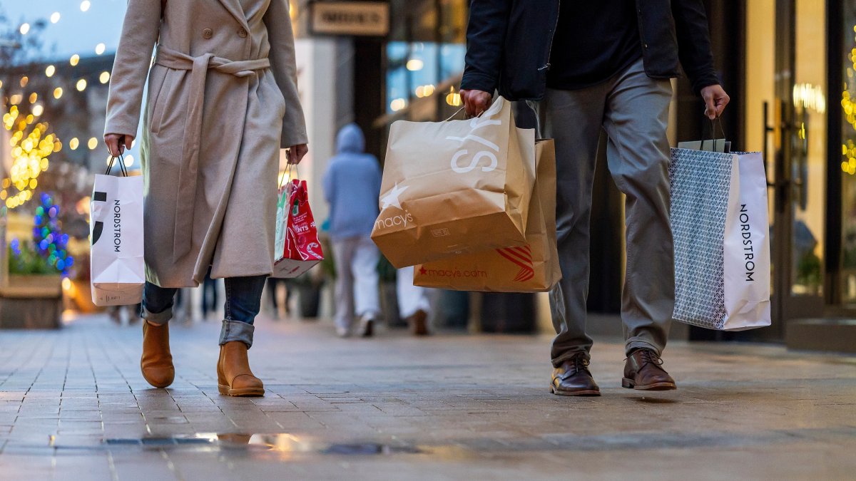Gen Z slashes holiday budgets ahead of shopping season – NBC New York