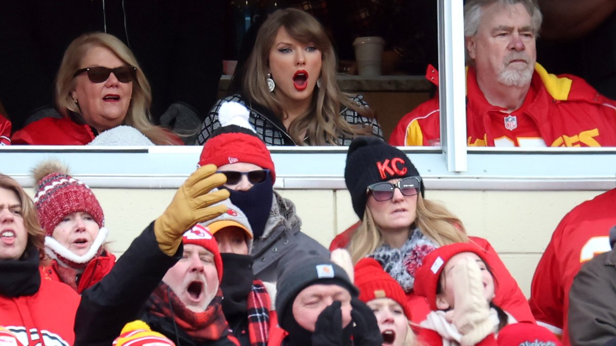 Will Taylor Swift attend the Chiefs vs Eagles game today? – NBC New York