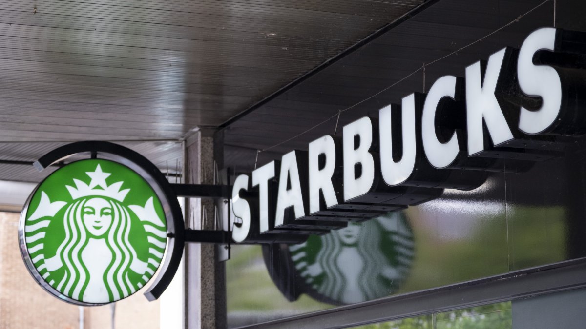 Starbucks brings back fan-favorite fall drink after customers beg for ...