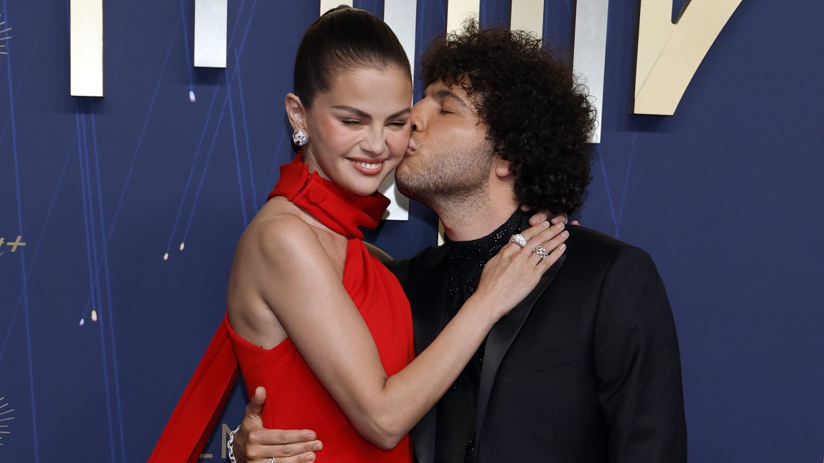 Selena Gomez and Benny Blanco make red carpet debut at Emmys 2025 – NBC New York