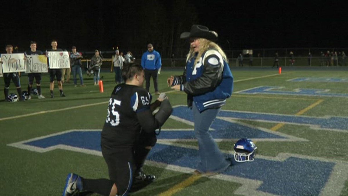 Alaska HS football player proposes to girlfriend on senior night – NBC ...