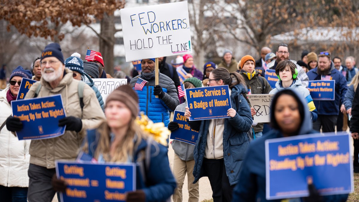 Federal workers’ union AFGE urges Dems to pass GOP bill to end shutdown ...