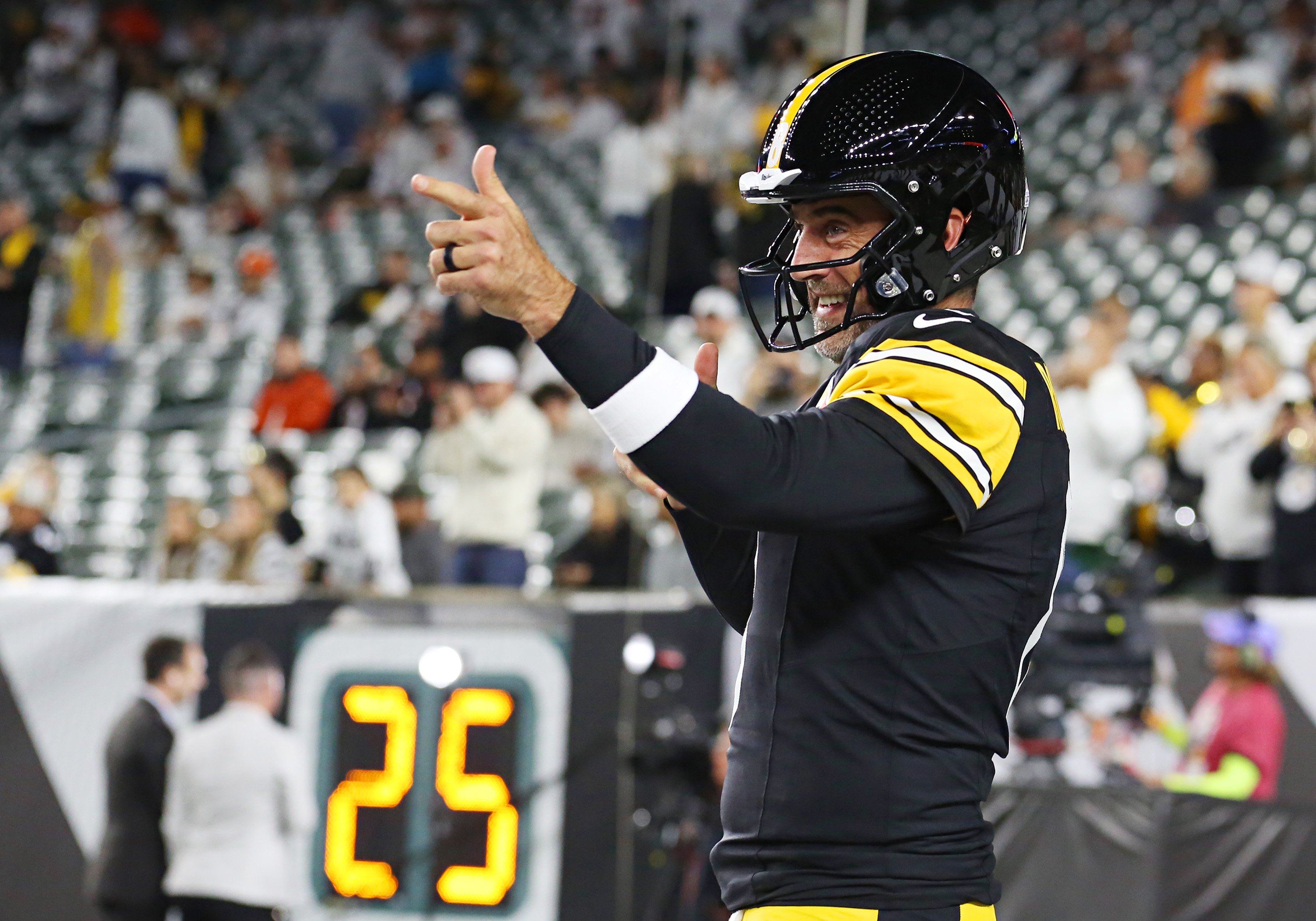 How many QBs have beaten every NFL team? Aaron Rodgers can join list ...