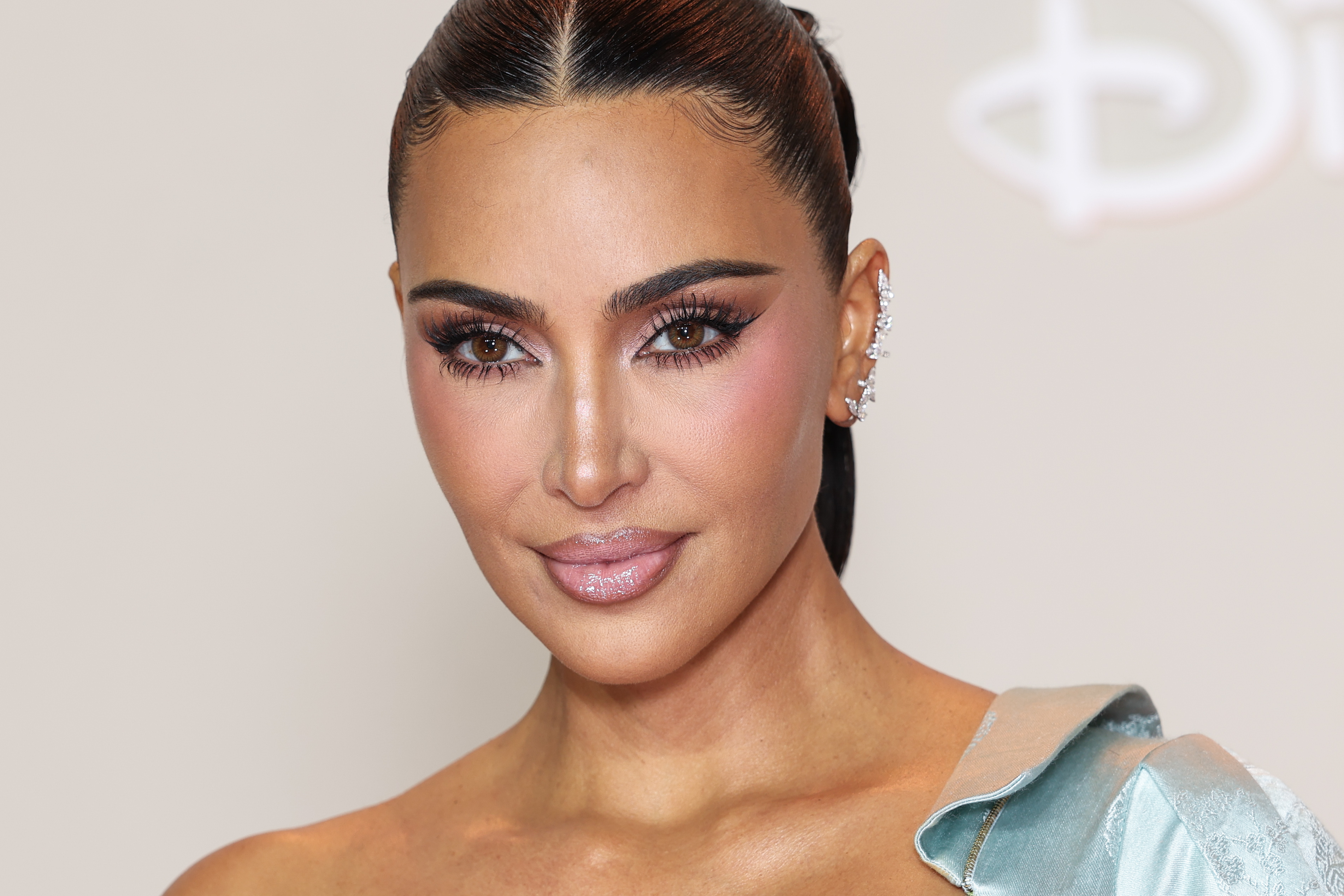 Tearful Kim Kardashian reveals brain aneurysm diagnosis – NBC New York