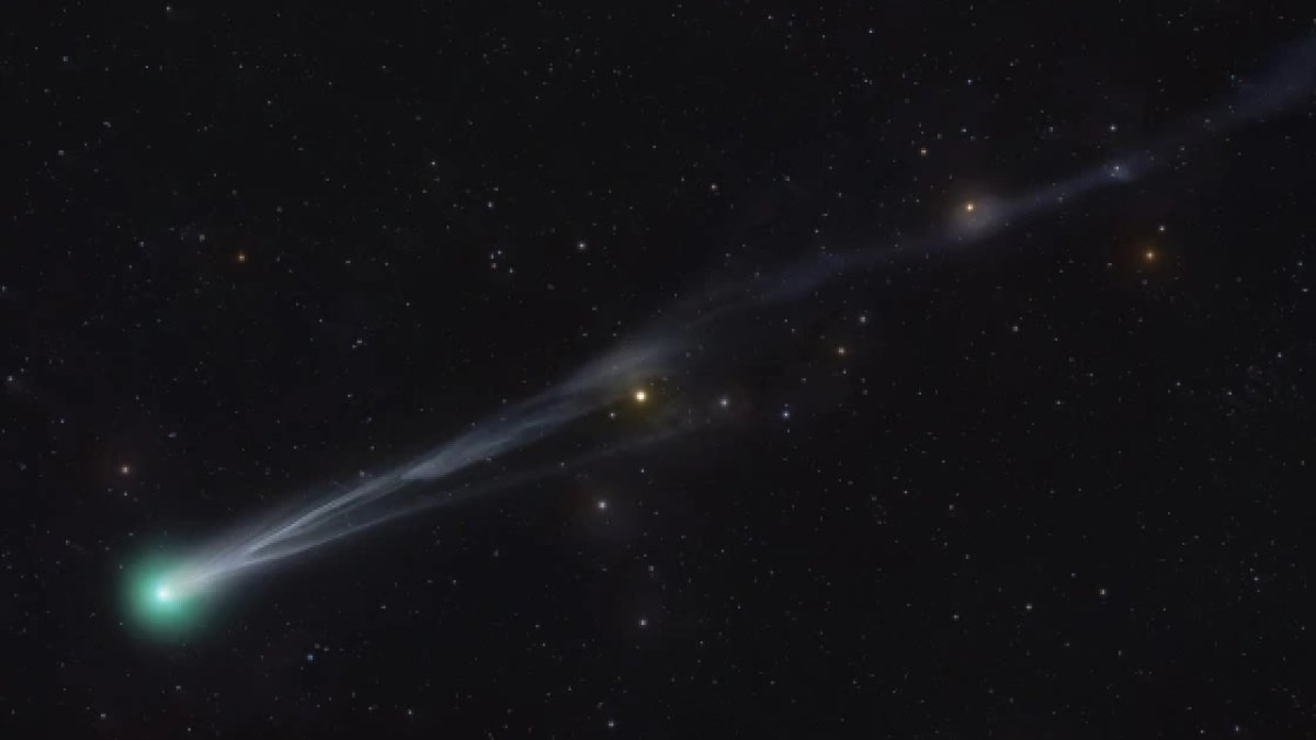 Two greenish comets are streaking across the night sky this month – NBC ...