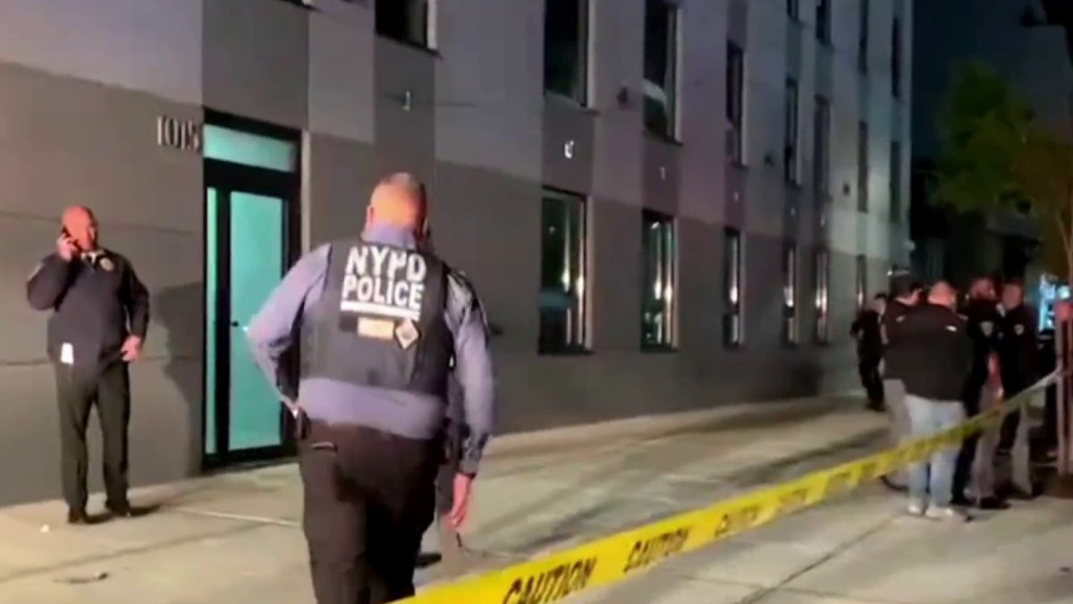 NYPD officer hurt in struggle with armed robbery suspect in Bronx ...