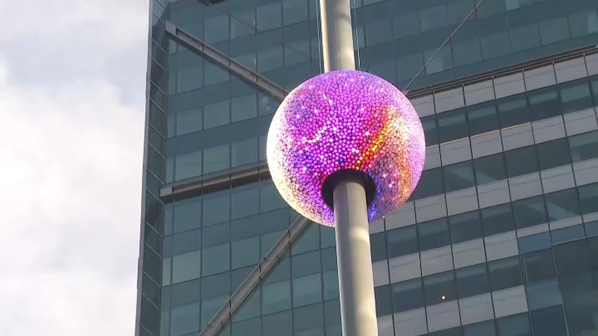 How to get a crystal from Times Square New Year’s Eve ball – NBC New York