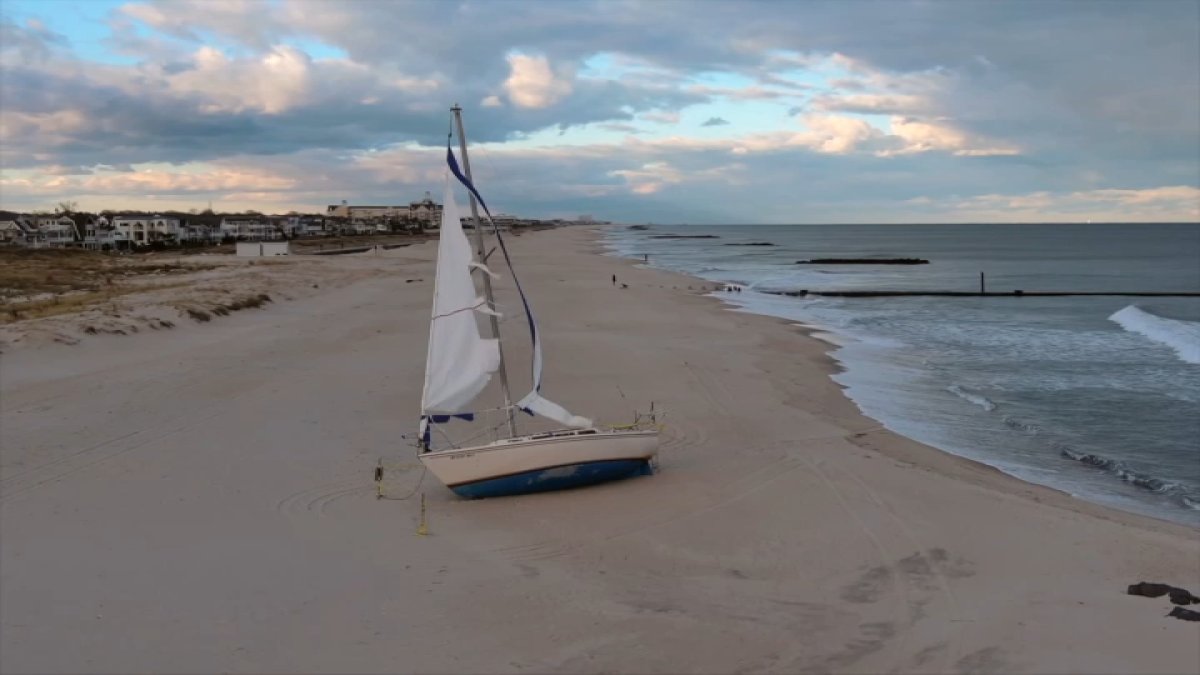 Stranded sailboat on Jersey Shore beach causing safety concerns – NBC ...