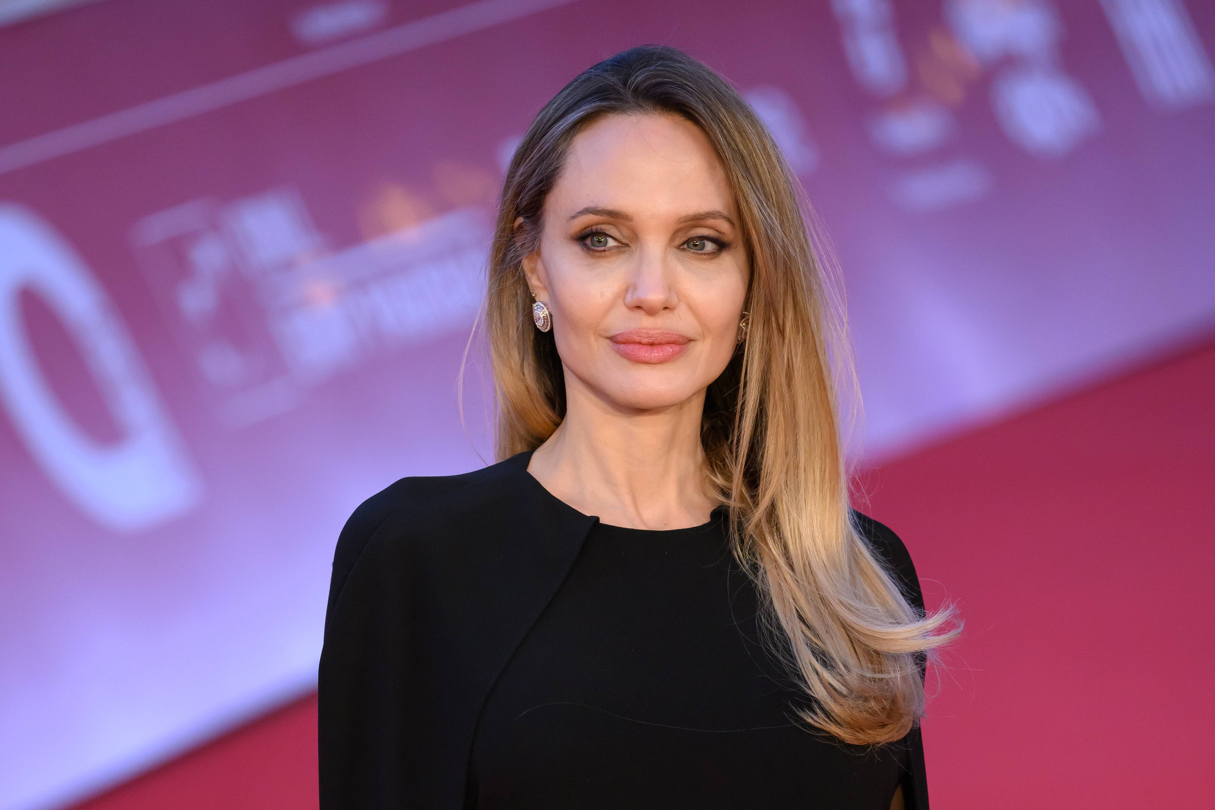 Angelina Jolie shares her mastectomy scars for first time – NBC New York