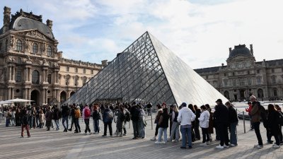 Hundreds of works in the Louvre damaged by flooding – NBC New York