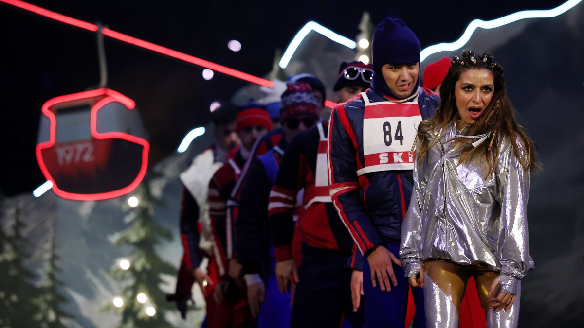 ‘White Lotus’ star Sabrina Impacciatore performs in Opening Ceremony ...