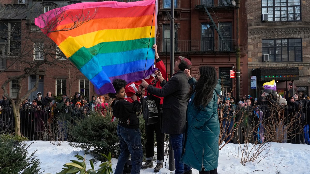 NY officials raise rainbow flag at Stonewall in rebuke of Trump – NBC ...