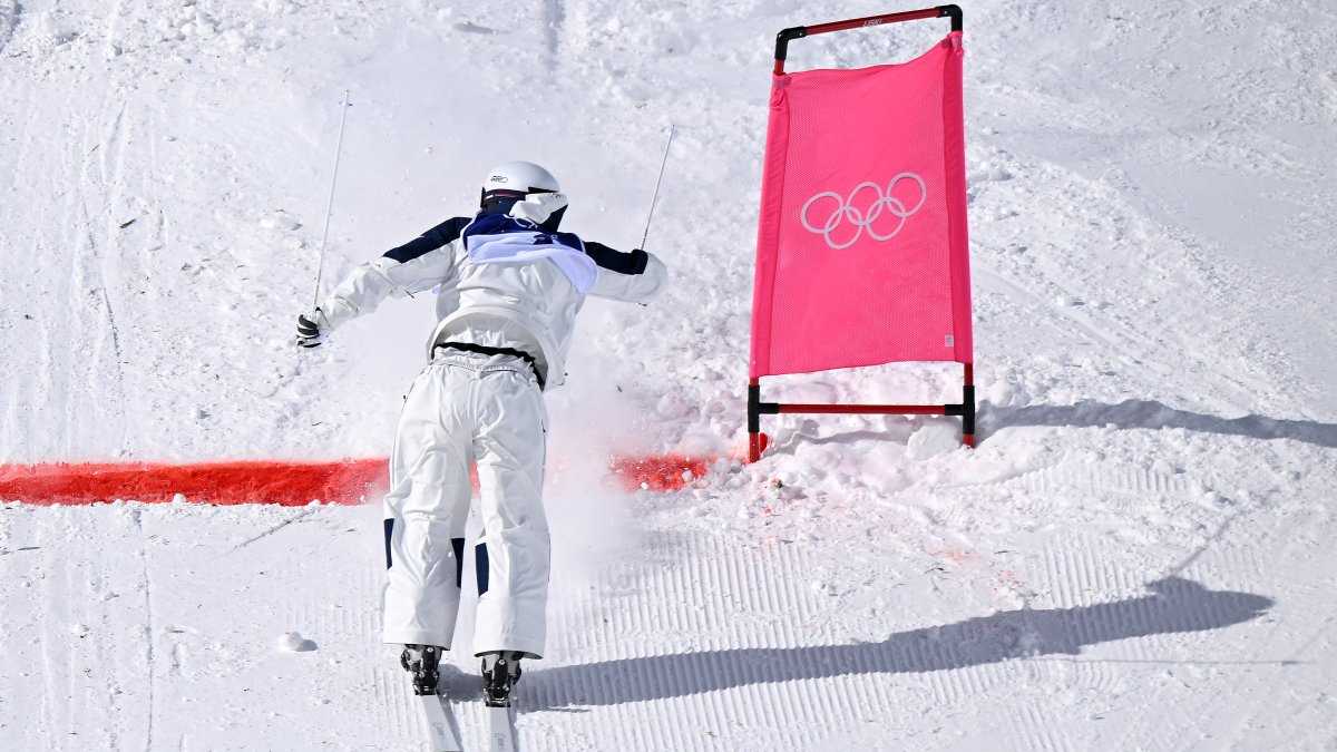 Skier crosses Olympic finish line backward – NBC New York