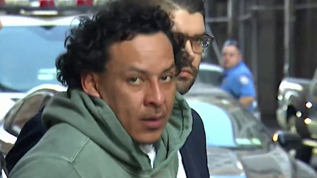 Suspect arrested for allegedly shoving two men onto subway tracks at ...